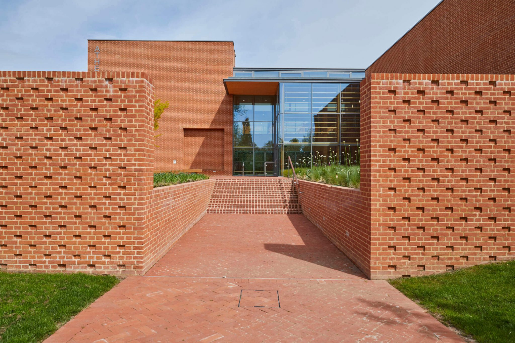 Swift Brickwork Contractors Limited - Home - Swift Brickwork ...